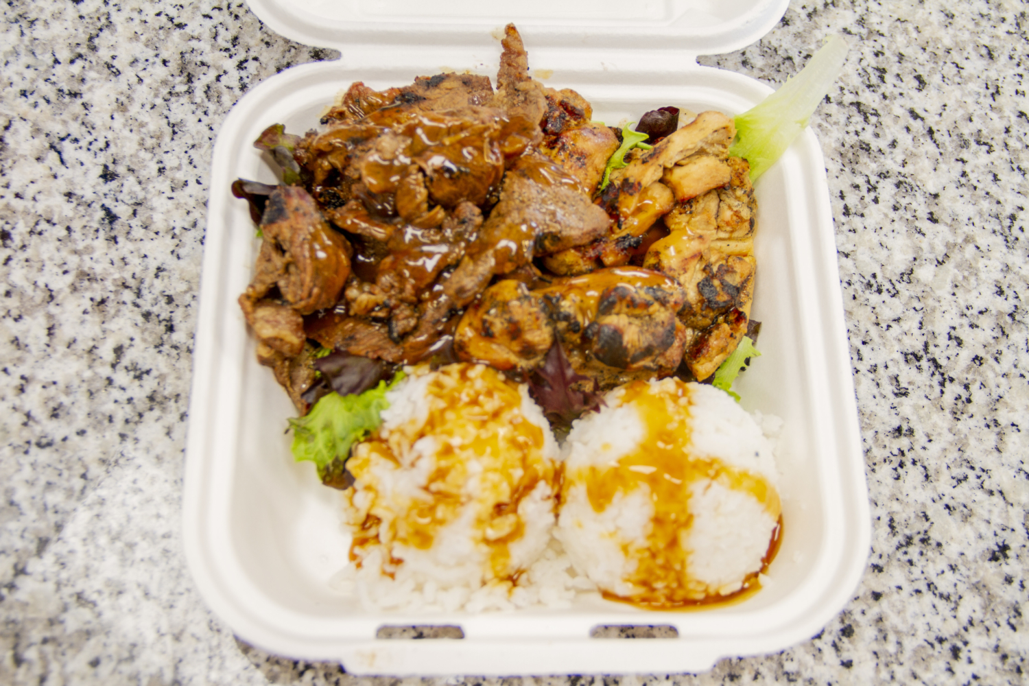 Maui Bus Stop ⋆ Hawaiian Grill in Fort Walton Beach